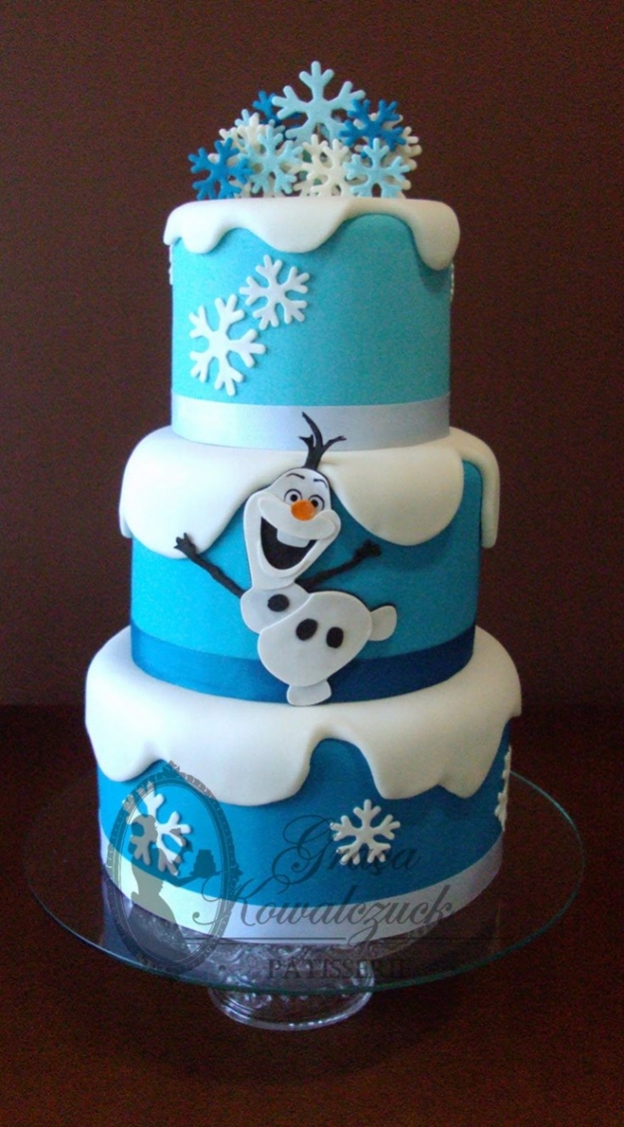 Magnifique gâteau bleu en 3 étages d'olaf - 02/07/2020