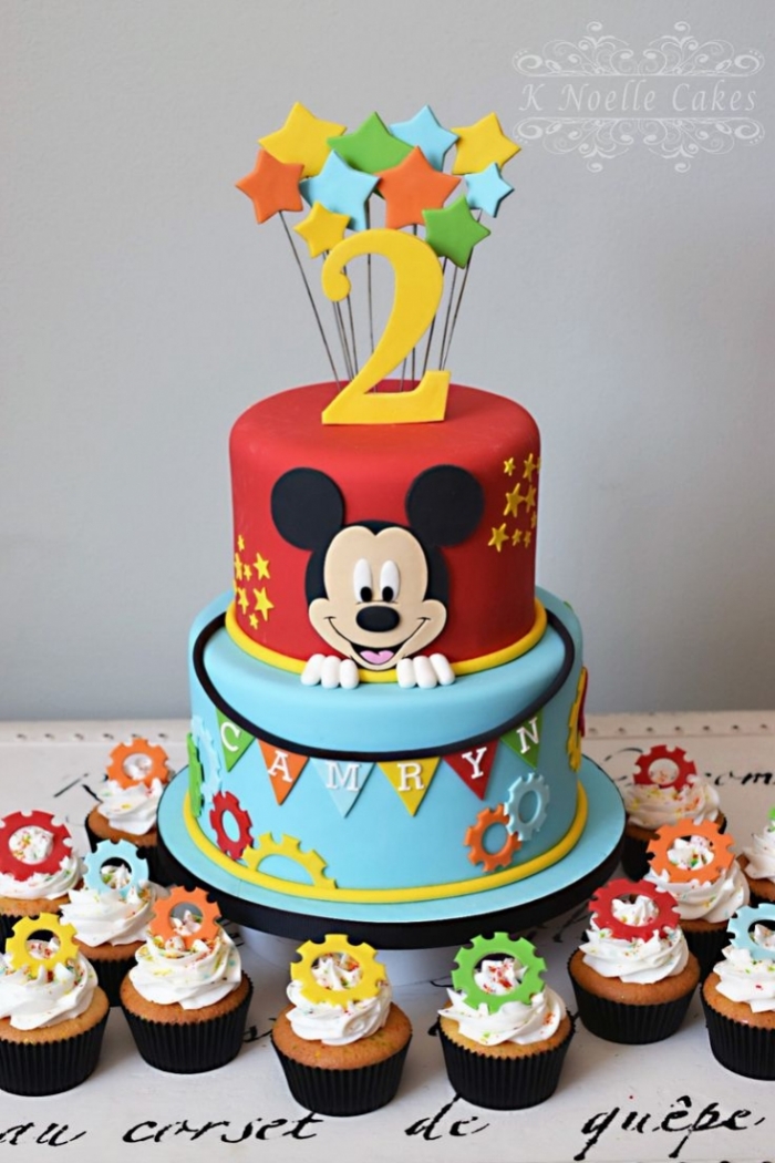 Gâteau avec tête de Mickey et différents cupcakes - 10/07/2020