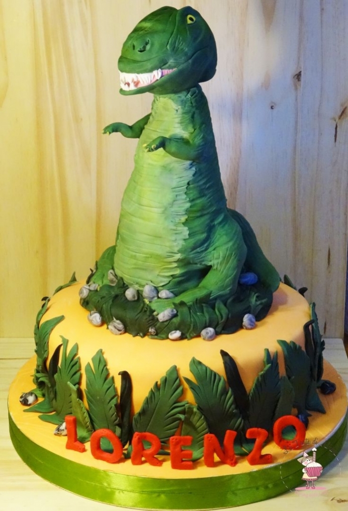 Gateau design d'anniversaire avec dinosaure - 30/06/2020